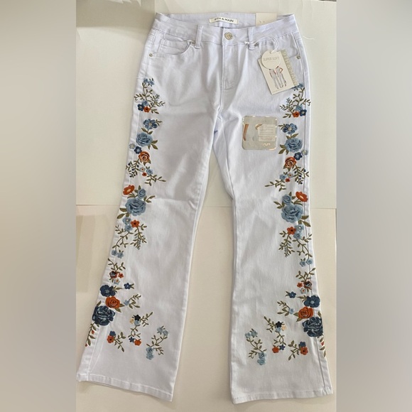 9th and Main | Jeans | Nwt 9th And Main Embroidered Jeans | Poshmark